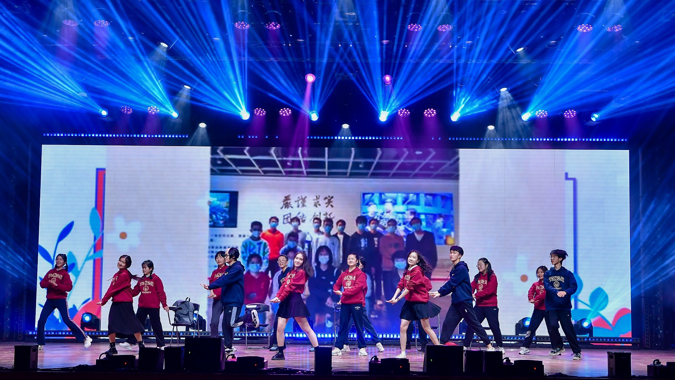 “熠熠青春逢盛世，奋进追梦正当时”同济大学新生院2023年新年晚会举行-同济大学新闻网